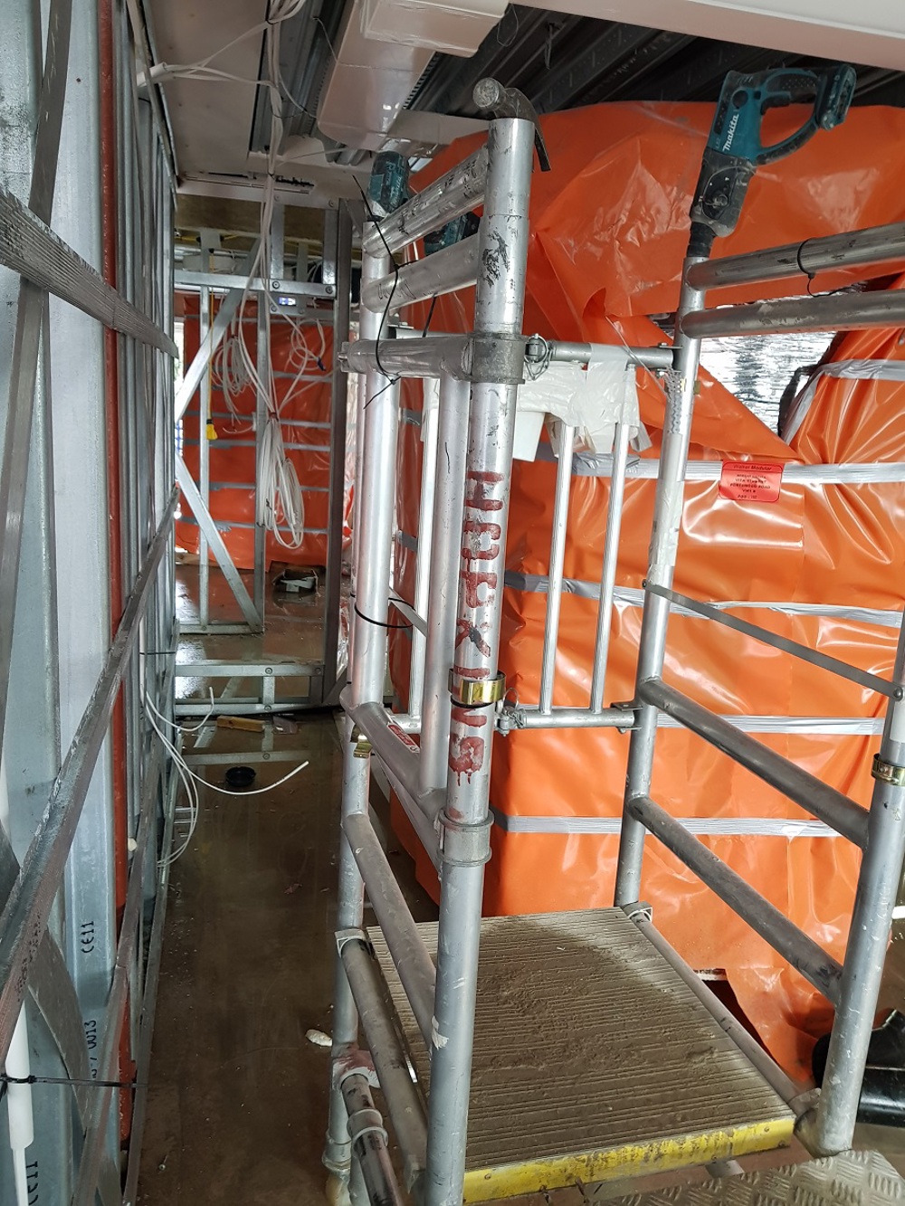 Podium Platform self closing gate